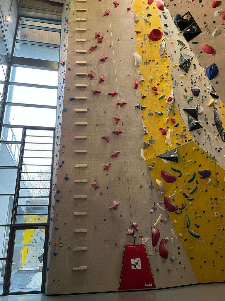 Routenbau Autobelay - DAV Kletter- und Boulderzentrum Freimann